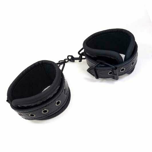 Чёрные наручники