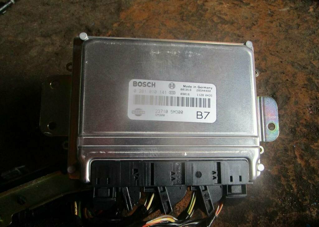 Блок управления двигателем Nissan Almera N16 2001 0281010141