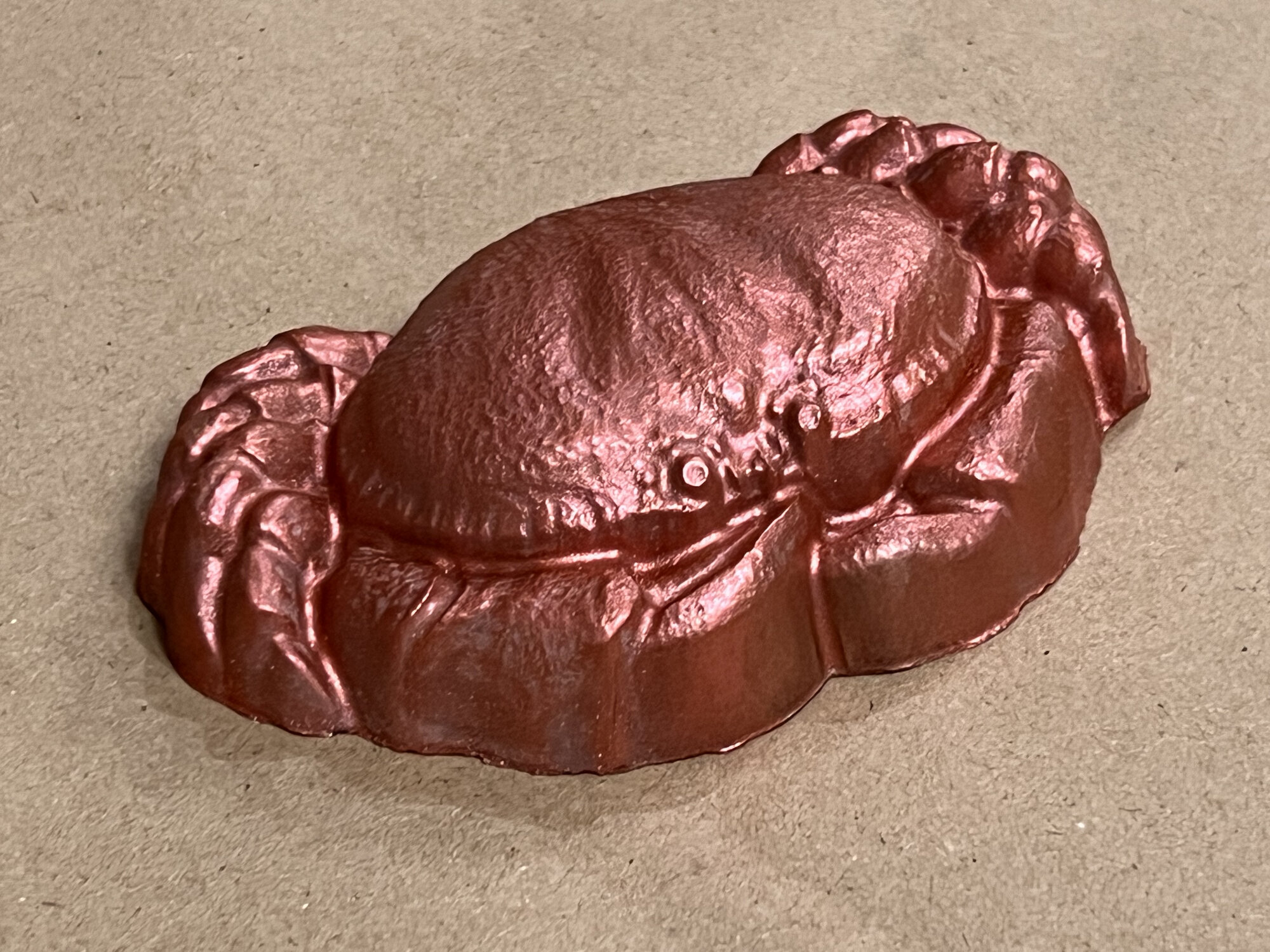 Шоколадная фигура "Краб", молочный бельгийский шоколад, ручная работа