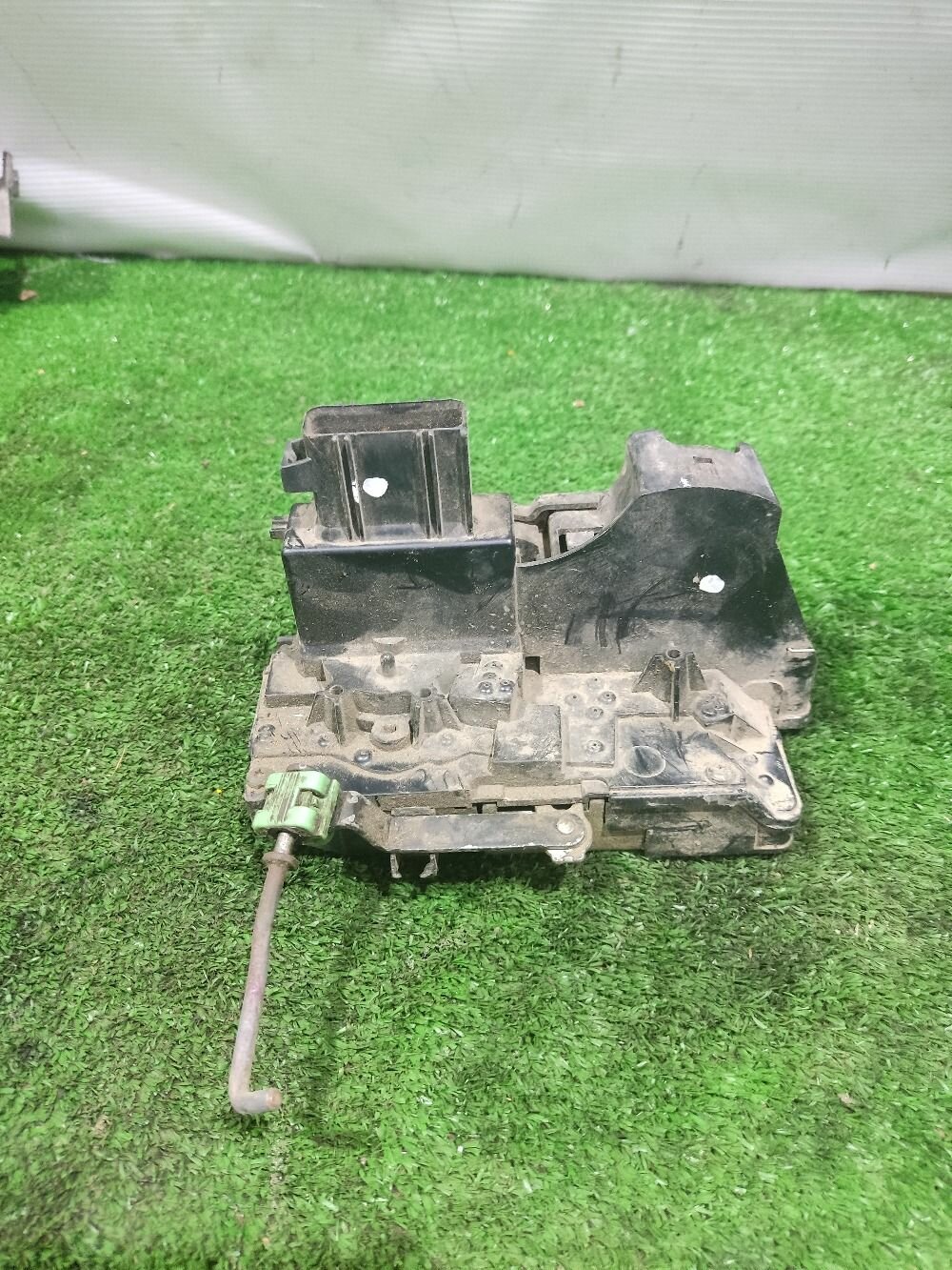 Замок задней левой двери Mazda Tribute 1 рест