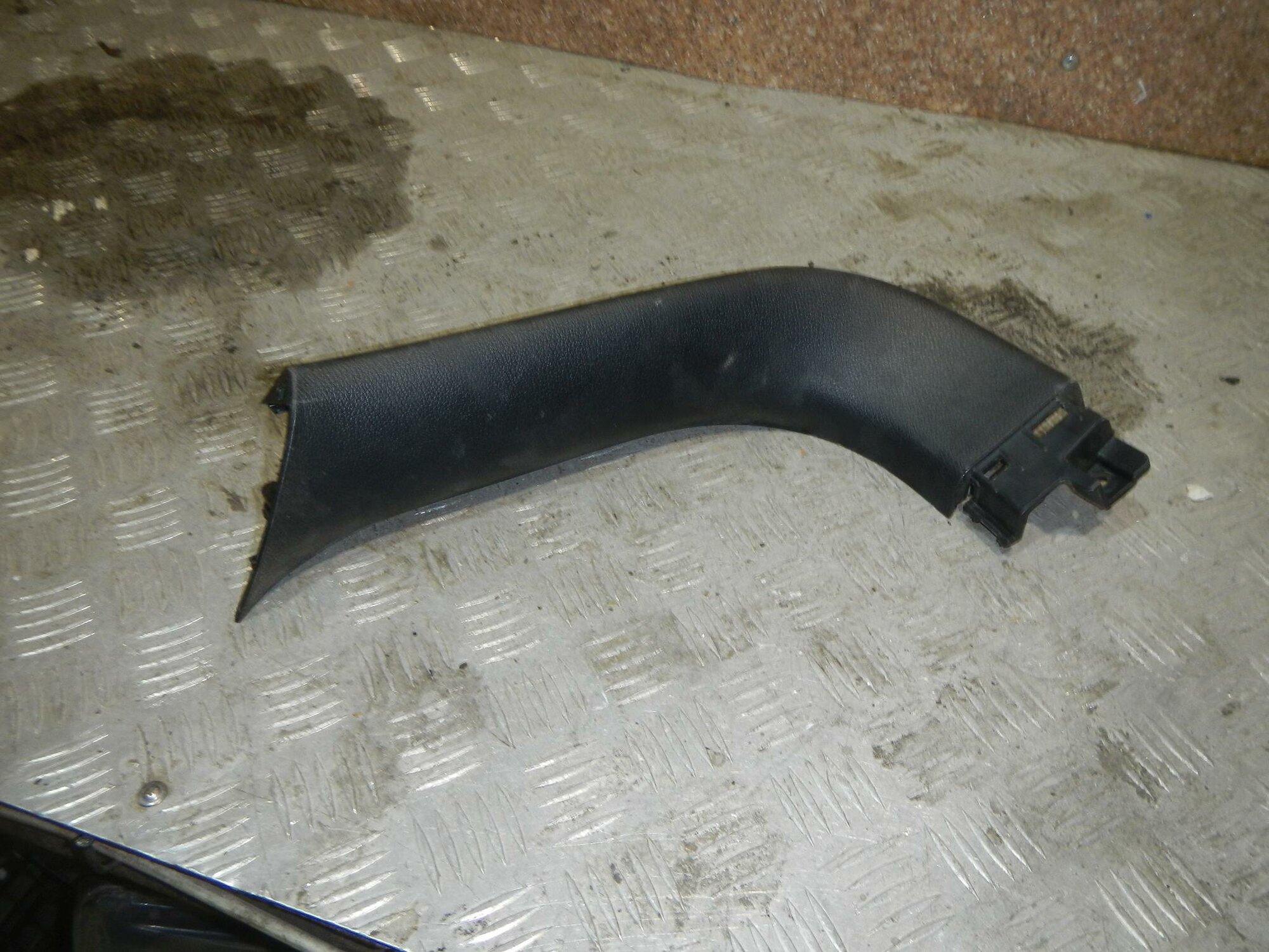 Б/У Обшивка двери багажника, KIA (Киа)-CEED (18-) KIA CEED (18-) универсал правая царапины. 484150 Hyundai-KIA арт. 81740...