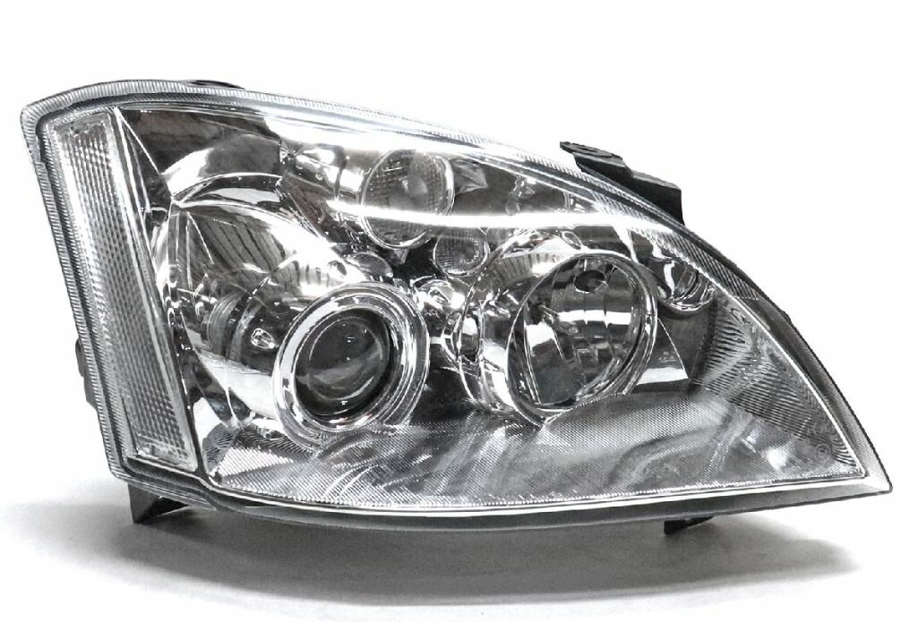 Фара передняя правая с белым поворотом FORA, без корректора (A21-3772020AC)