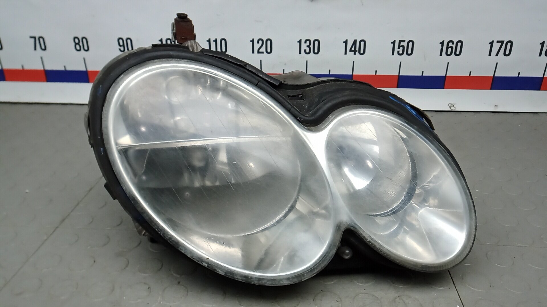 Фара правая MERCEDES BENZ CLK C209