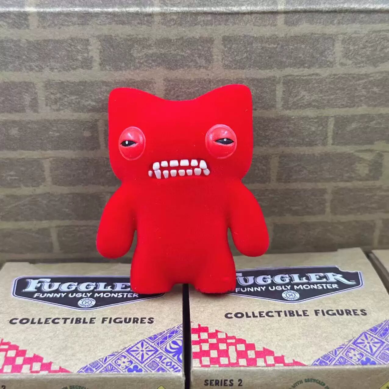 Оригинальная коллекционная фигурка FUGGLER Big-Tooth (флокированные зубы), светящаяся в темноте, миниатюрная