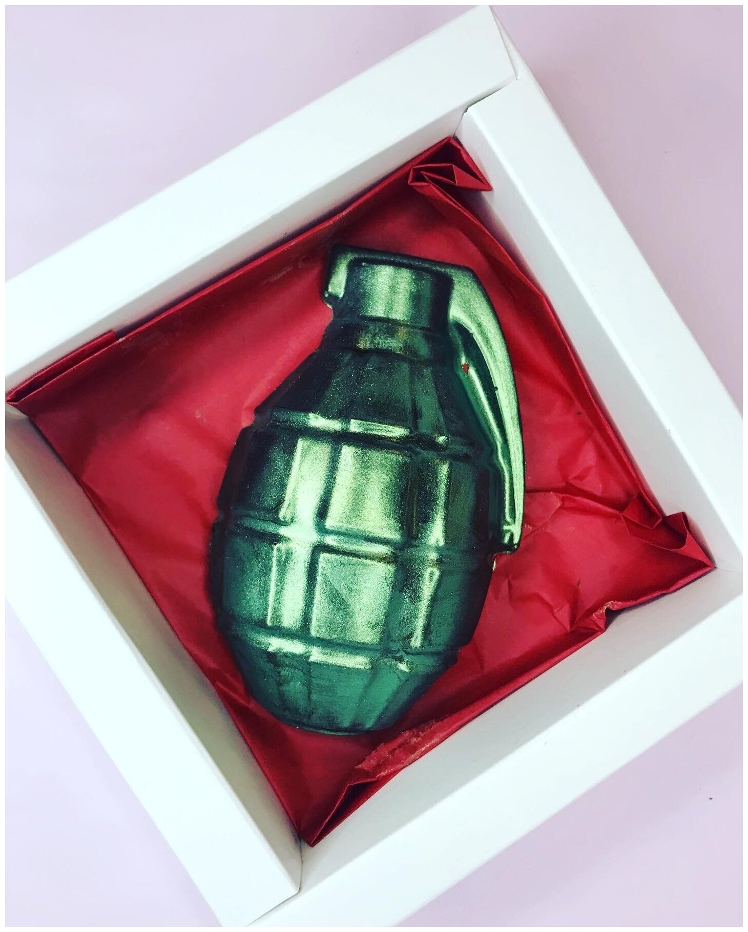 Шоколадная фигурка "Граната", темный бельгийский шоколад, ручная работа