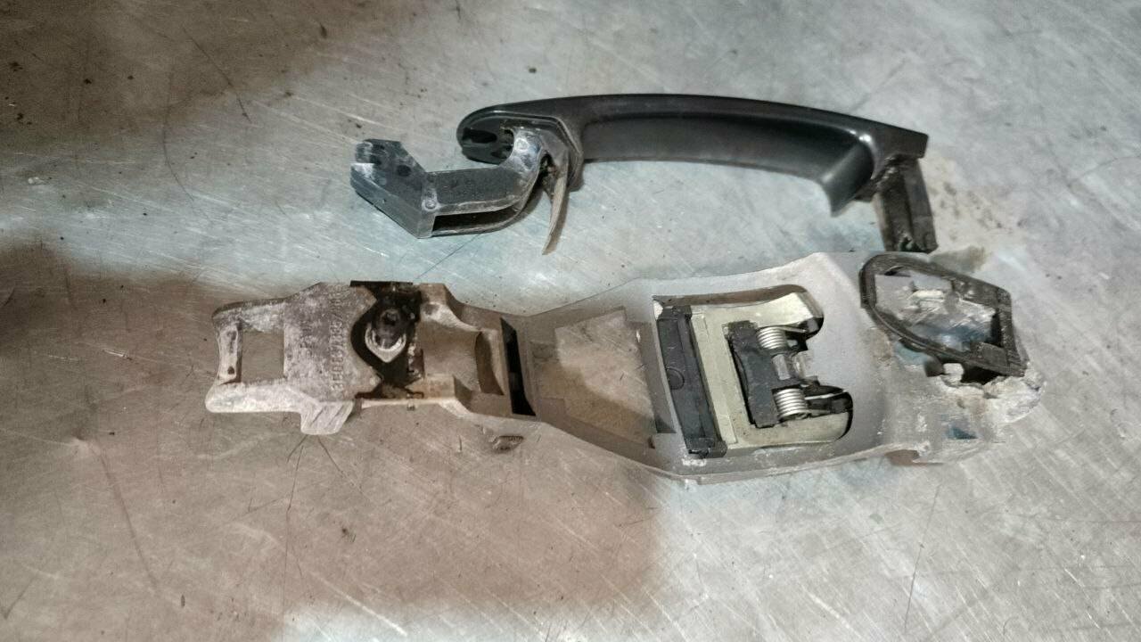 Ручка наружная двери передней левой Volkswagen Polo 4 2003 3B0837885