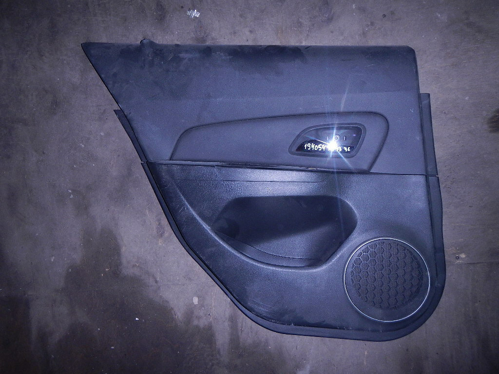 Б/У Обшивка двери задней левой, Chevrolet (Шевроле)-CRUZE (09-) CHEVROLET CRUZE (09-15) с кнопкой стеклоподъемника. Царап...