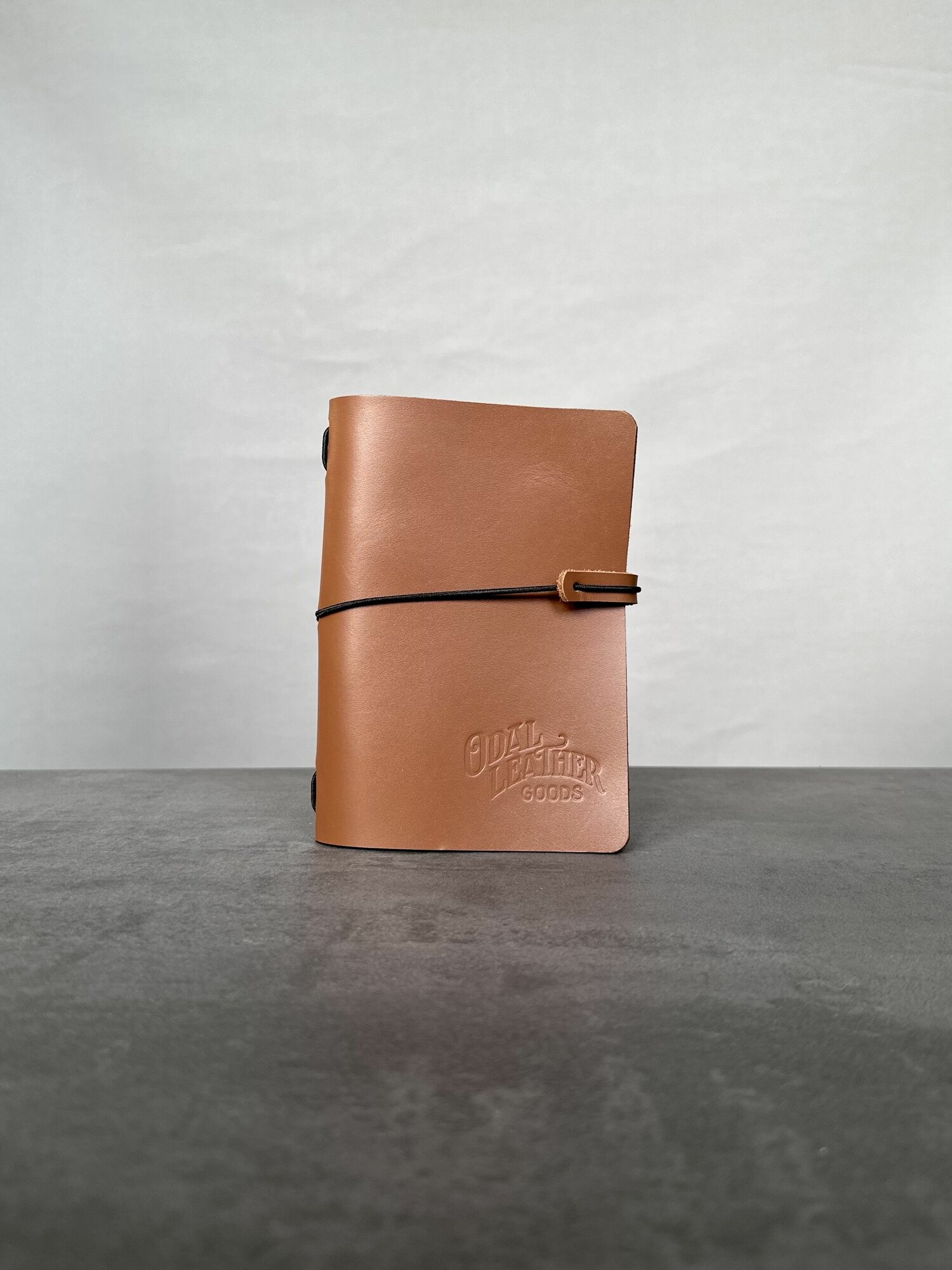 Записная книжка блокнот из кожи на резинке 15х11. Цвет рыжий