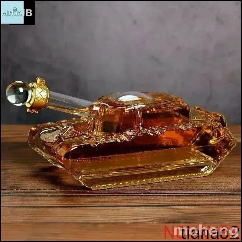 Бутылка Бутылка для алкоголя в форме танка, 0.5 л, 1 шт