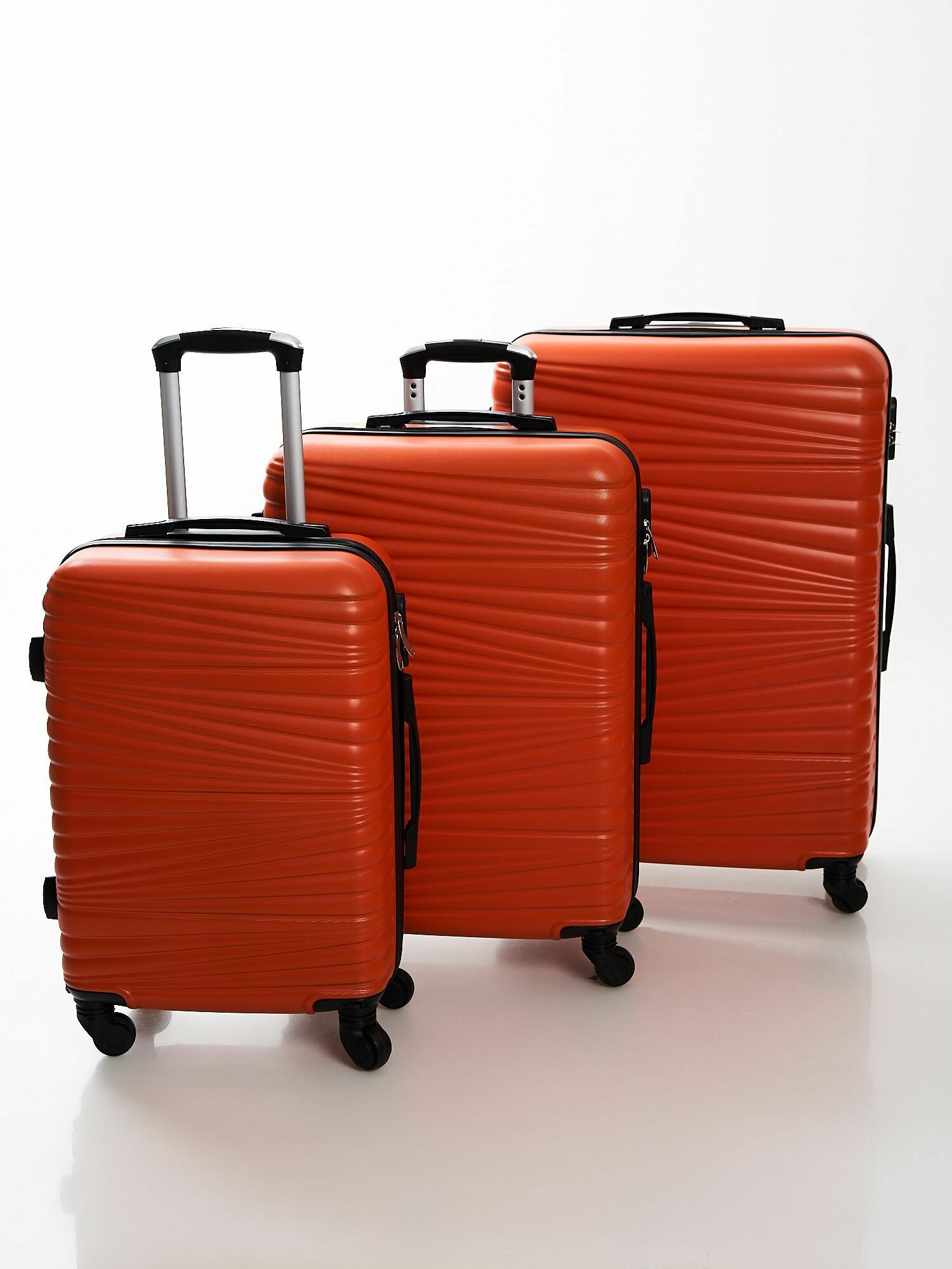 Комплект чемоданов 