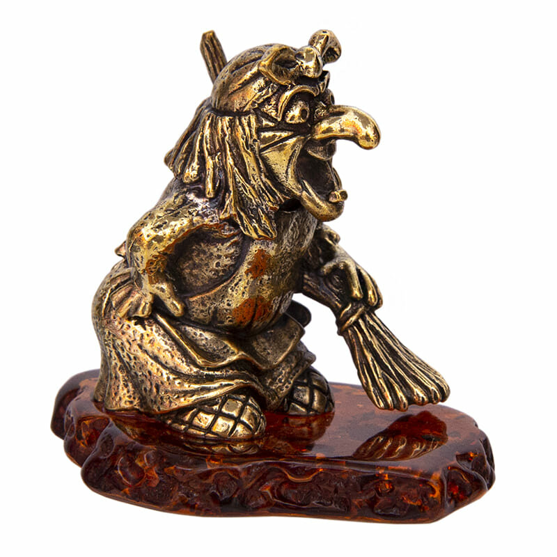 Статуэтка на натуральном янтаре сказочная Баба Яга с помелом 6 см