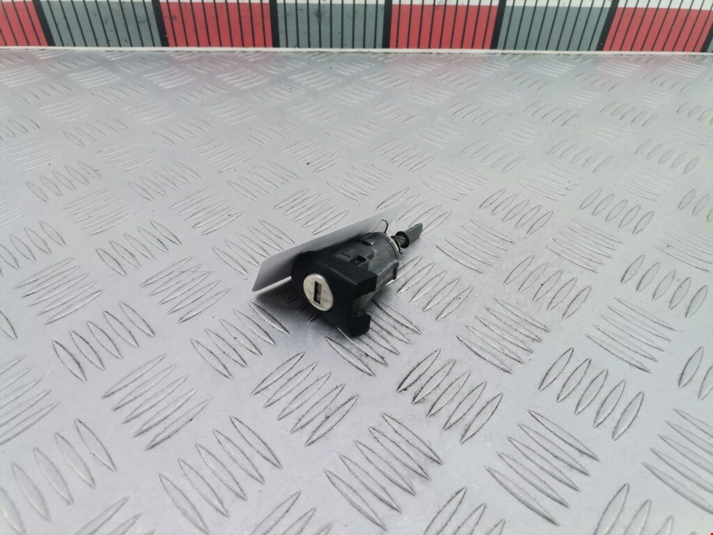 Личинка дверного замка Volkswagen Polo 4 арт. 2154266