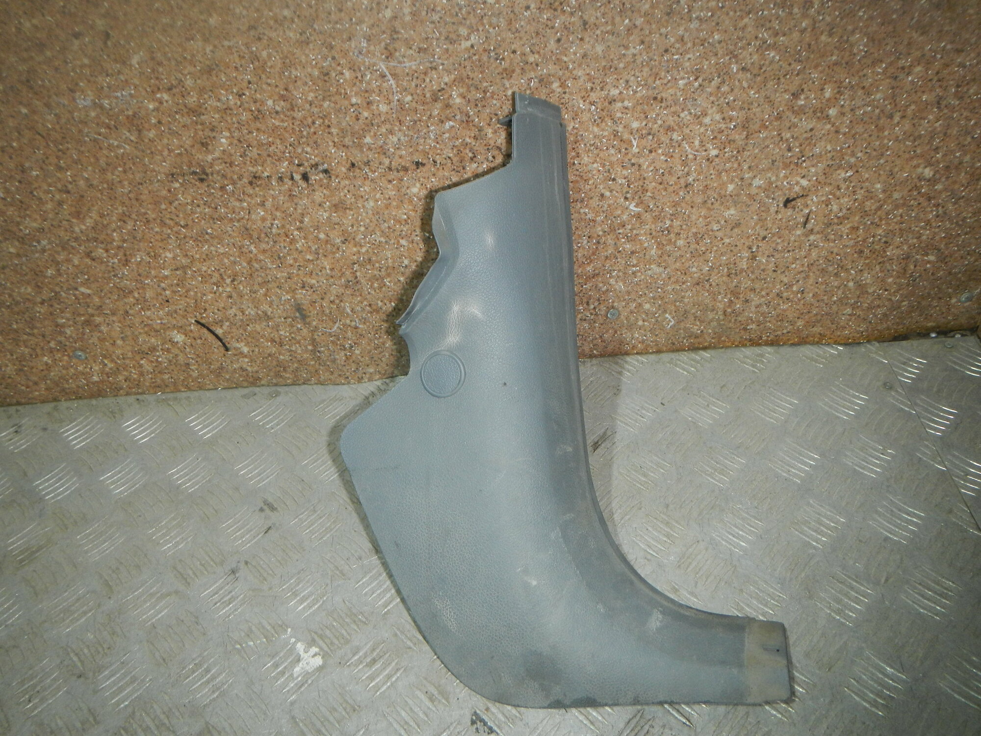 Б/У Обшивка стойки передней правой, Ford (Форд)-C-MAX (03-11) FORD C-MAX (03-11) Нижняя,06- Деформация,царапины. 541009 F...