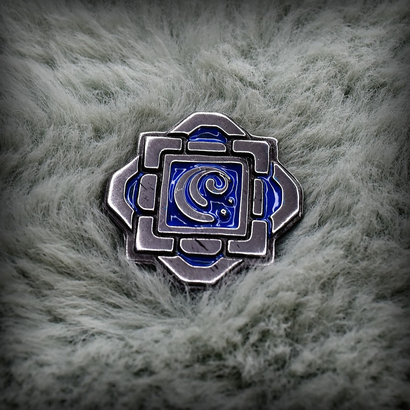 Значок Genshin Гидро, геншин значок из металла