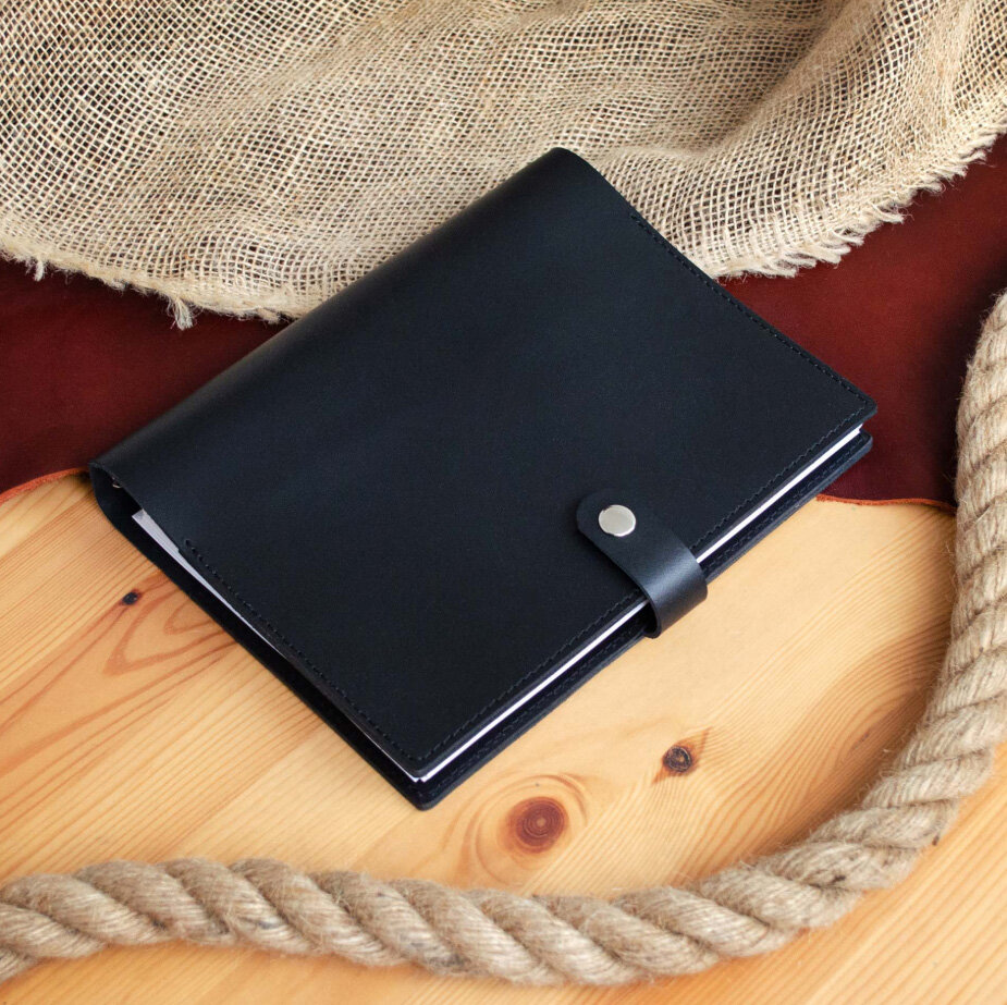 Кожаный черный блокнот на кольцах со сменными блоками формата А5