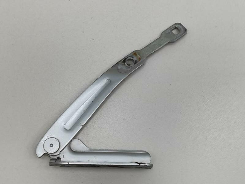 Петля капота левая Nissan Terrano D10 2014 кат.номер: 654016409R