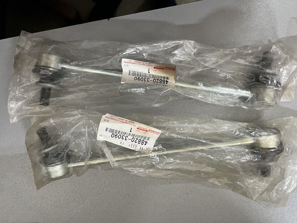 Стойка стабилизатора передняя Toyota (Тойота), 48820-33090 (4882033090)