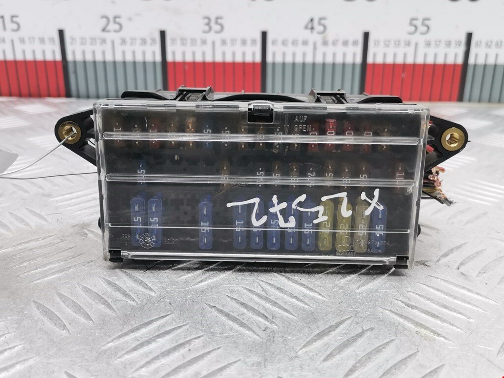 Блок предохранителей Volkswagen Polo 3 арт. 1826674