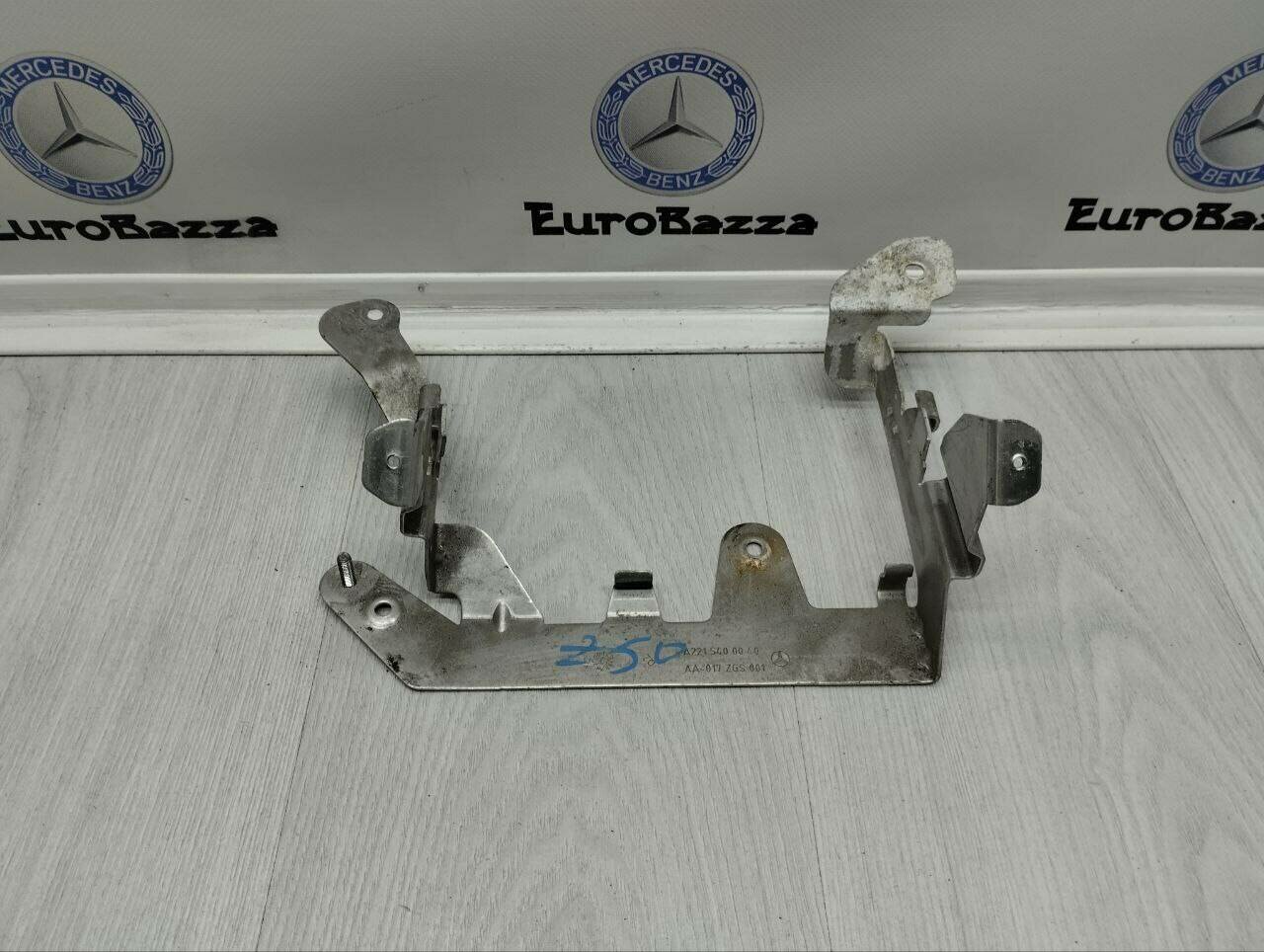 Кронштейн заднего блока SAM Mercedes W221 A2215400040