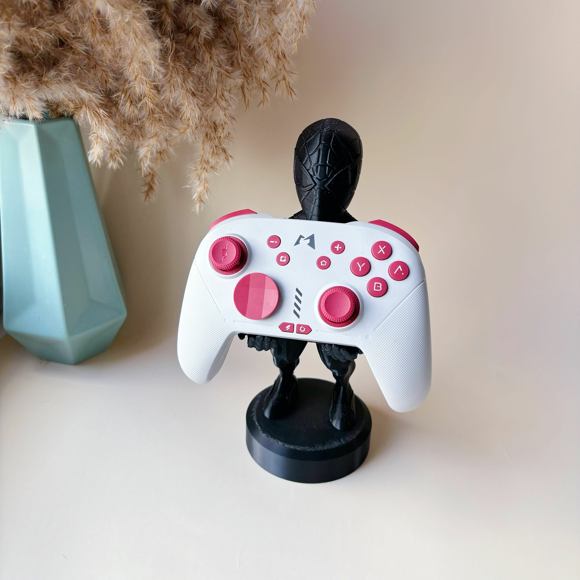 Фигурка-держатель для геймпадов Человек-паук