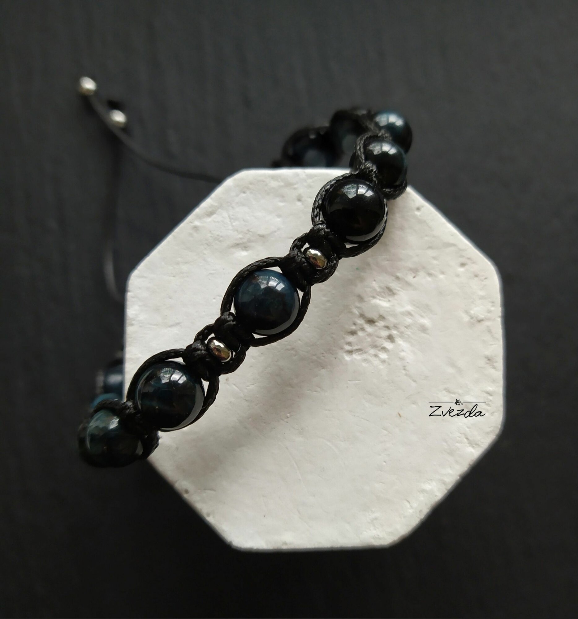 Плетеный браслет