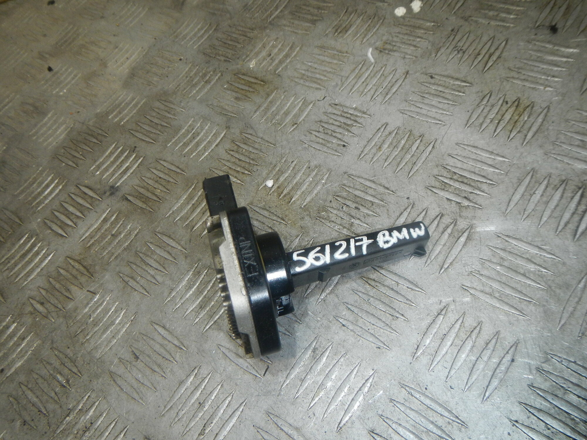 Б/У Датчик, BMW (БМВ)-3 (E90, E91) (05-12) BMW 3 (E90, E91) (05-12) уровня масла, N45 Отколот кусок корпуса разъема. 5612...