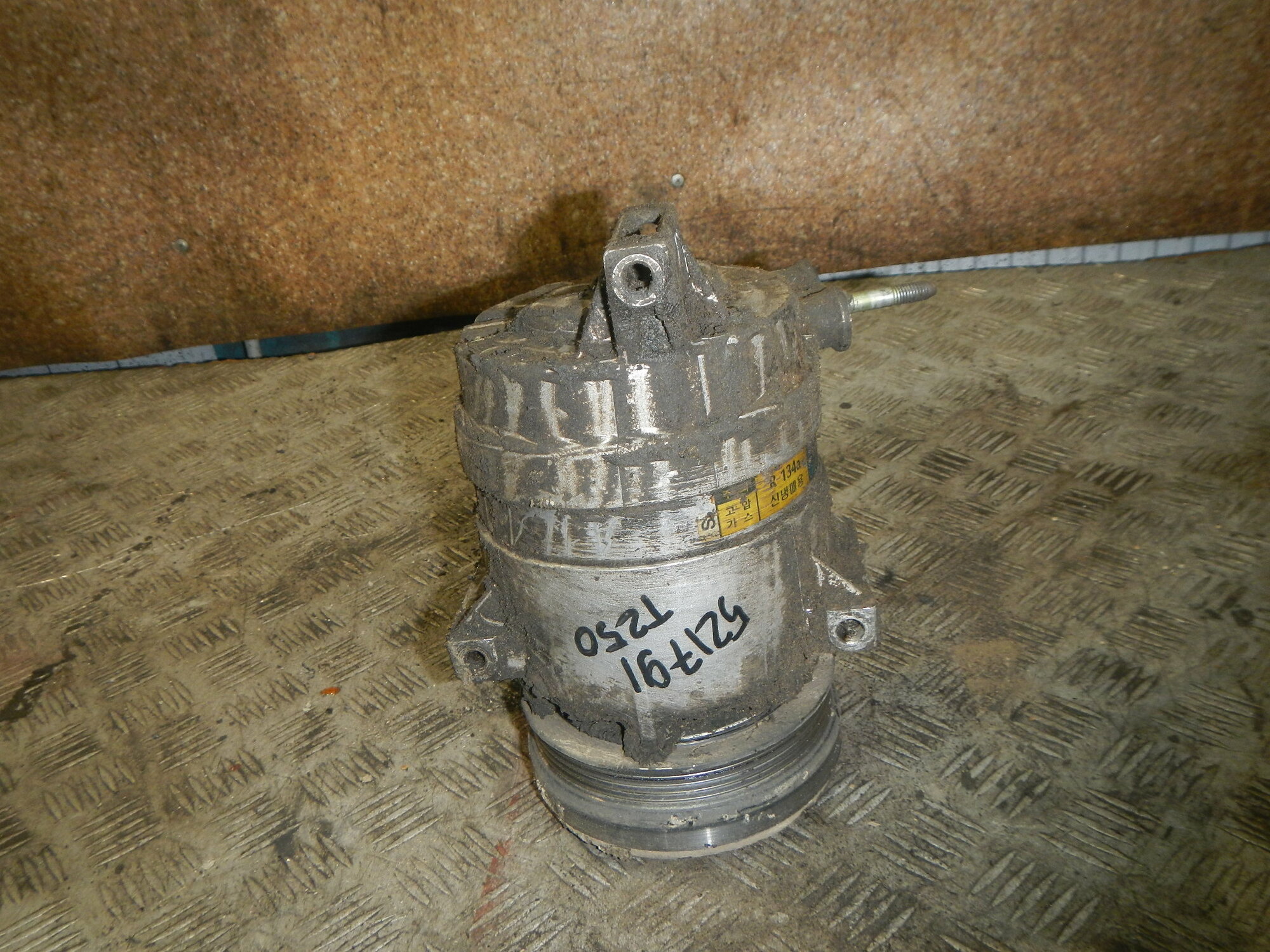 Б/У Компрессор кондиционера, Chevrolet (Шевроле)-AVEO T250 SDN (05-11) CHEVROLET AVEO T250 SDN (05-11) F14D4 Сломан корпу...