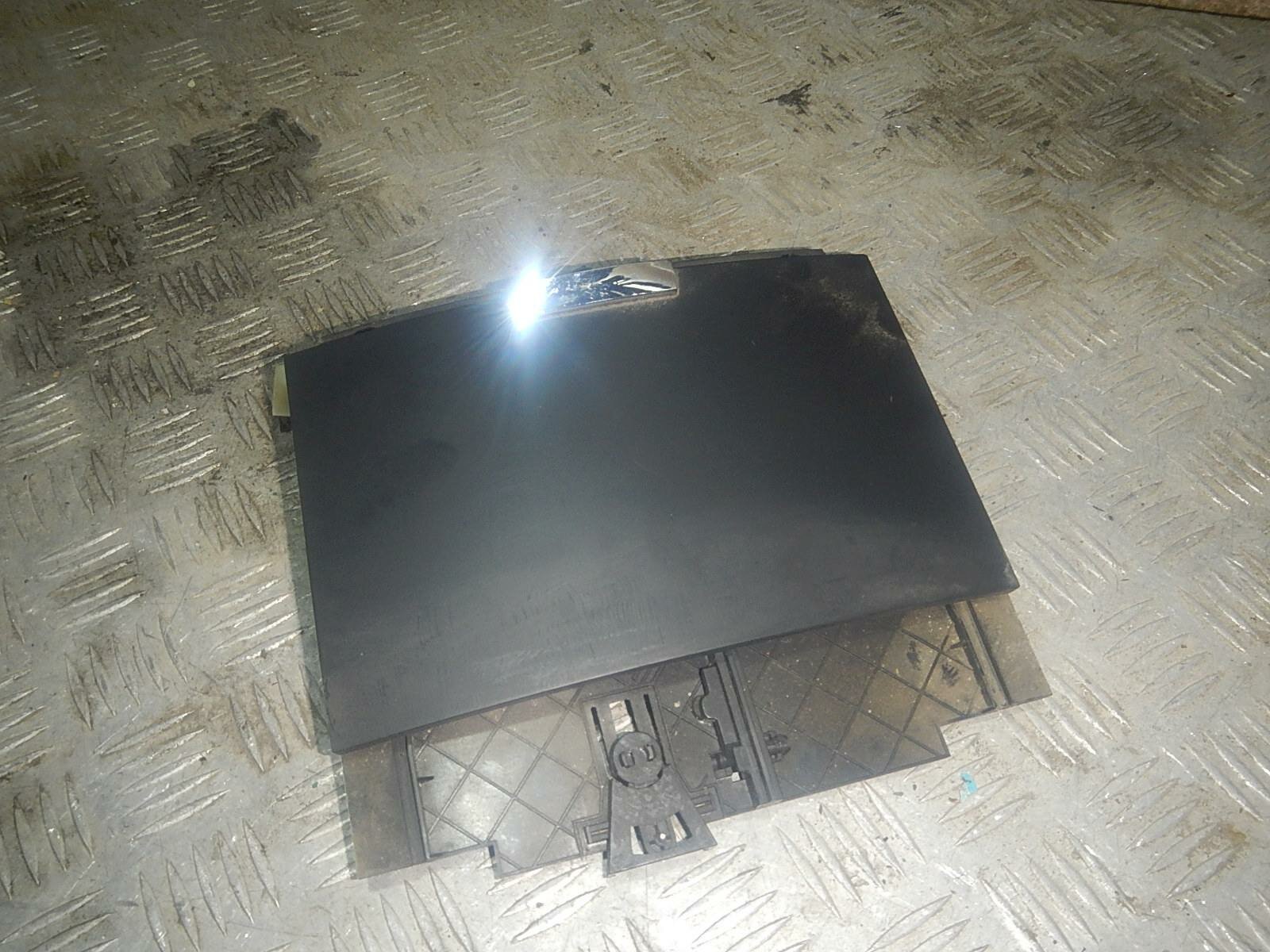 Б/У Пепельница, Volkswagen (Фольксваген)-TOUAREG (02-10) VOLKSWAGEN TOUAREG (02-10) передняя Мелкие царапины. 388176 VAG ...