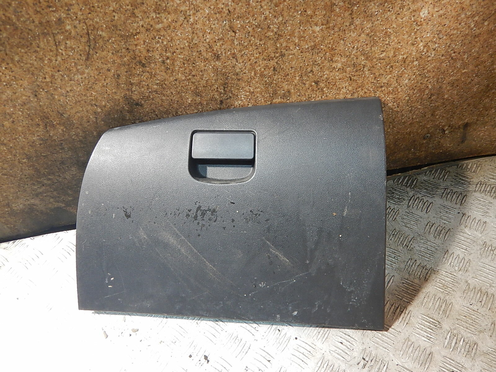 Б/У Бардачок, ВАЗ (VAZ)-LADA KALINA (калина) LADA KALINA (Калина) Царапины. 587764 LADA арт. 21920530301600