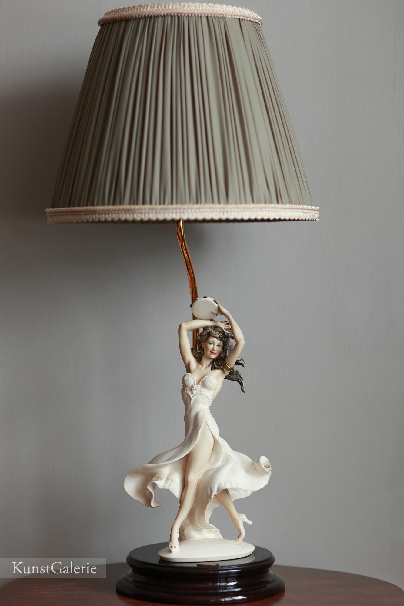 Светильник "Gipsy Queen" Giuseppe Armani Capodimonte Florence статуэтка - 1453CBL - Джузеппе Армани Каподимонте Флоренс