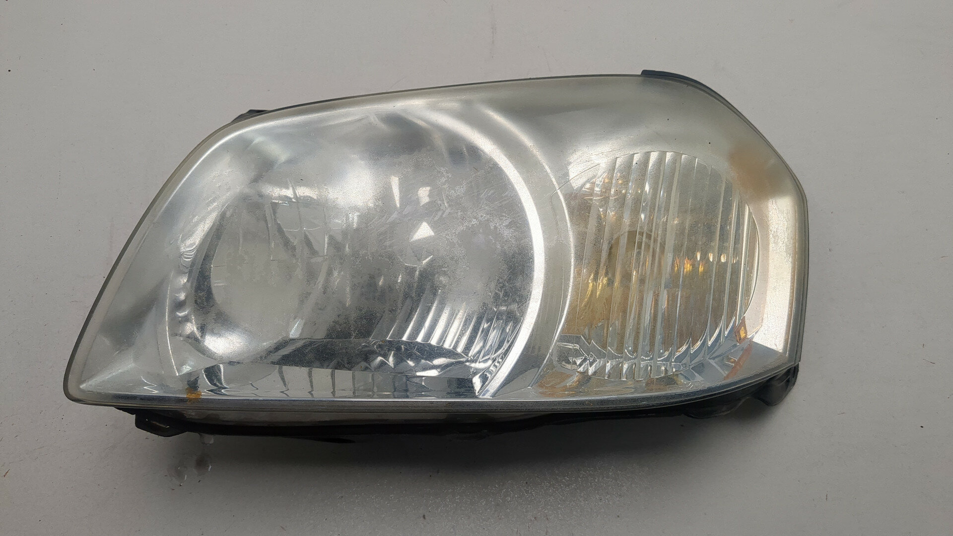 Фара (передняя) левая Mazda Tribute Б/У