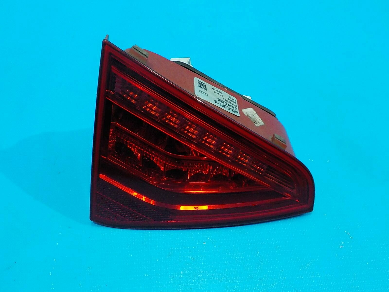 Фонарь задний левый внутренний Audi A5 (8T) 2008-2016 8T0945093C - Б/У