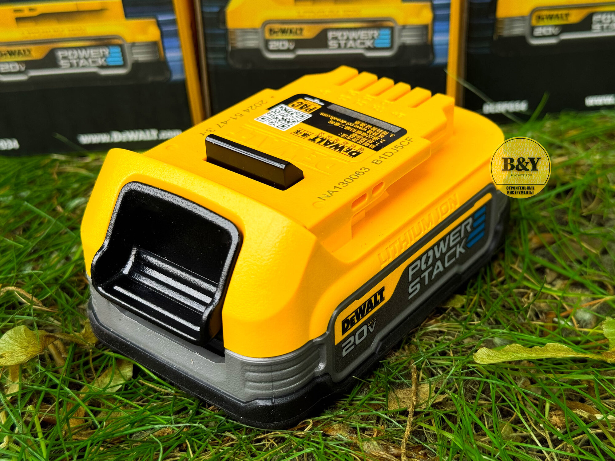 Аккумулятор DEWALT Powerstack DCBP034, LiIon, 20 V, слайдерное подключение — фото 1