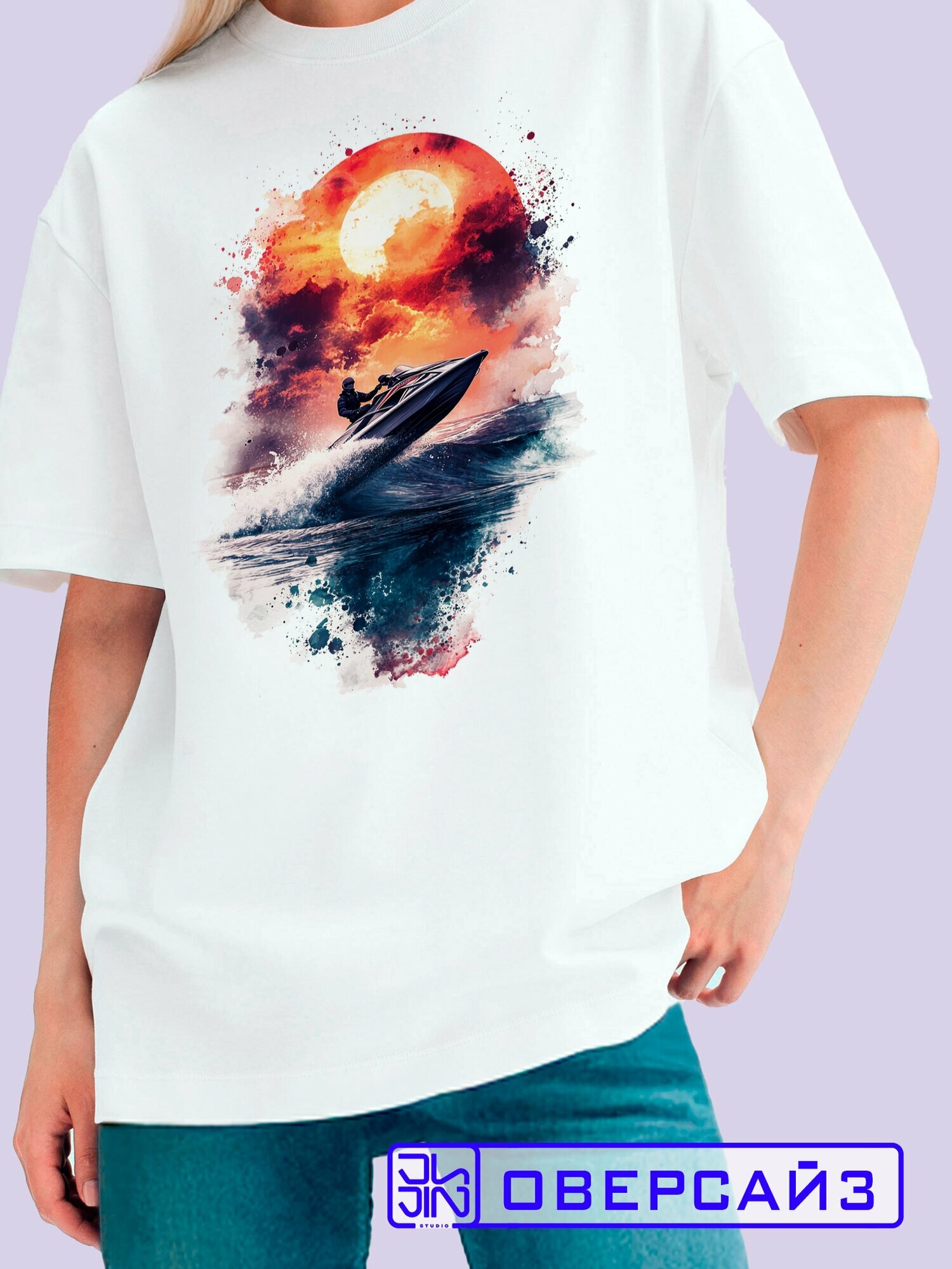 Футболка оверсайз женская с принтом Гидроцикл на пестрой, оранжевой волне с пляжным закатом и духом экстрима, белый хлопковый трикотаж с прикольным рисунком на груди
