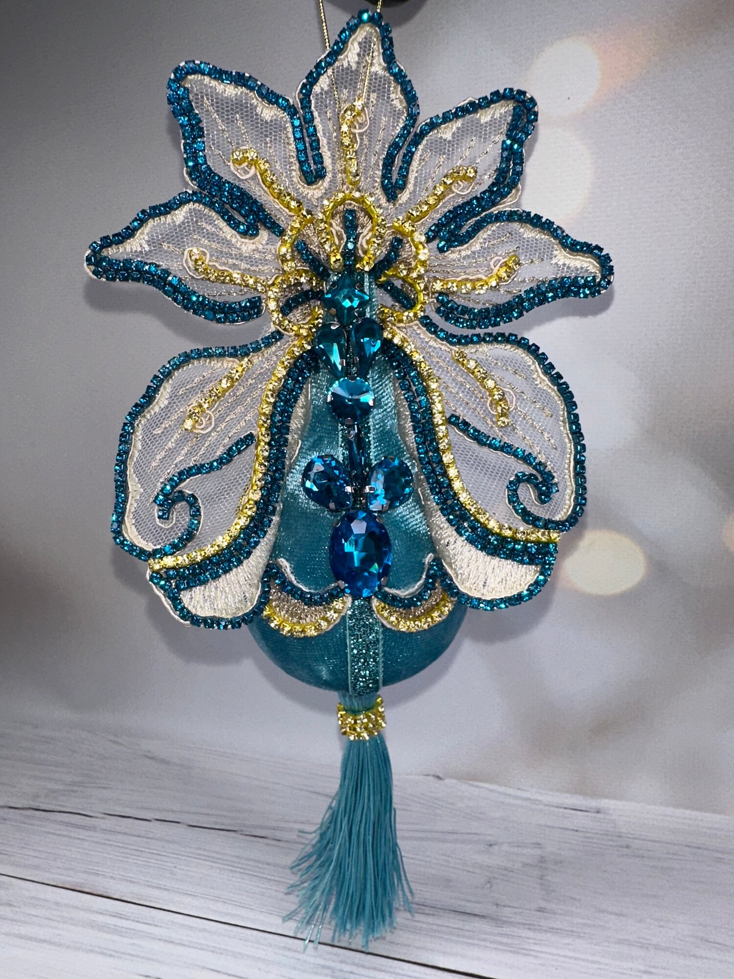 Елочная игрушка "Бирюзовая фантазия", стекловидный акрил, текстиль и пластик, подарок к Новому году