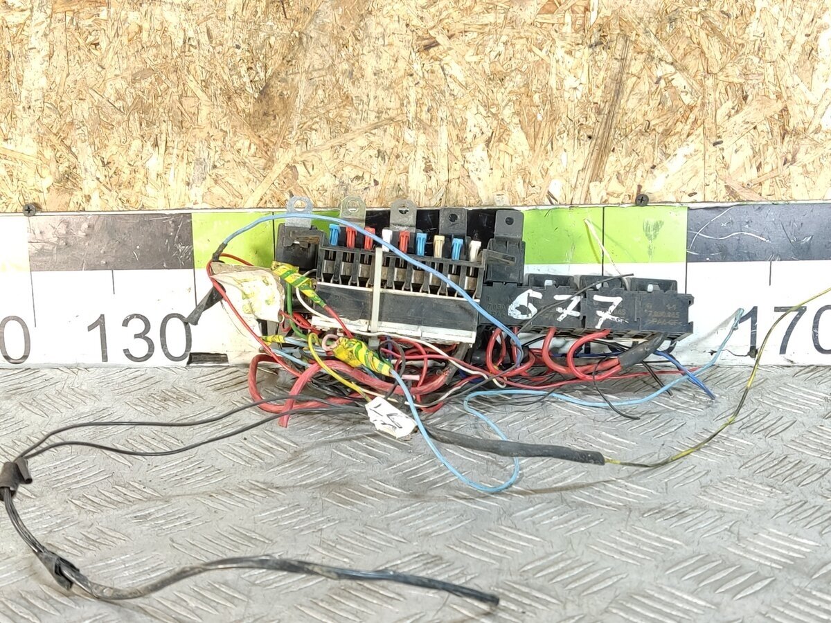 Блок предохранителей салонный VAZ NIVA