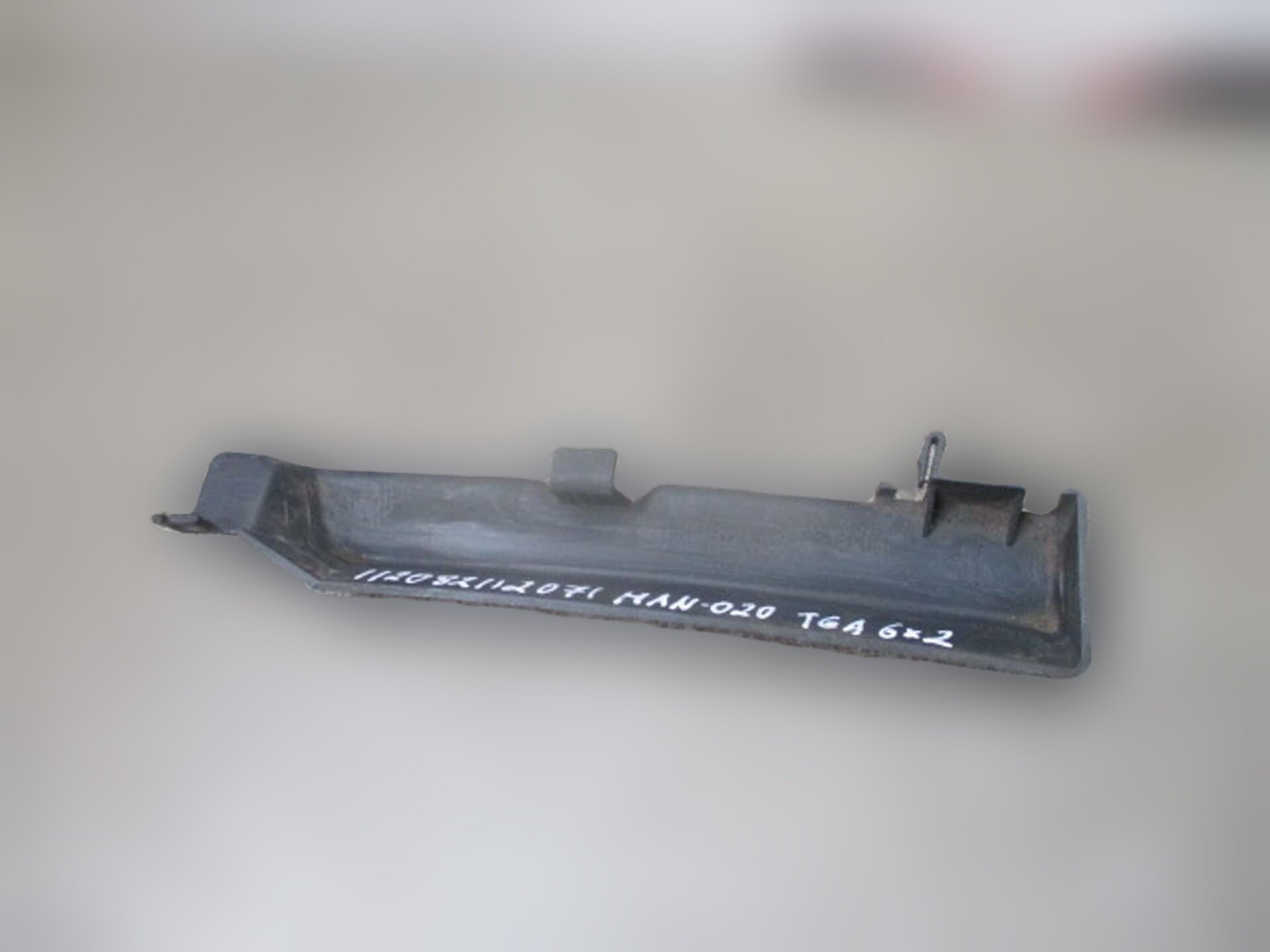 Накладка стойки лобового стекла правая MAN TGS, TGA, TGM, TGL