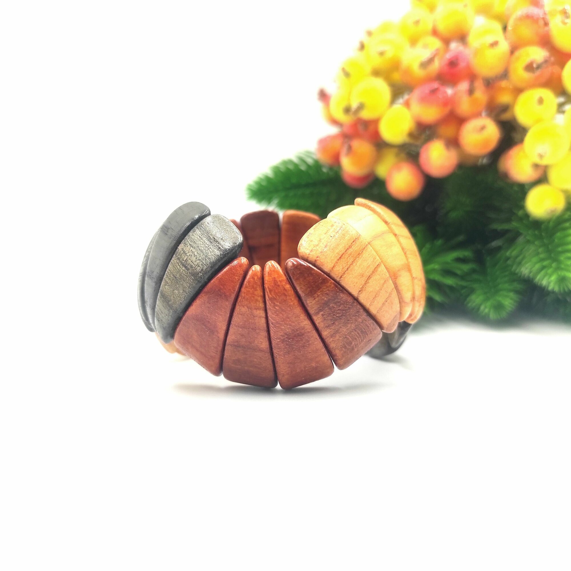 Жесткий браслет