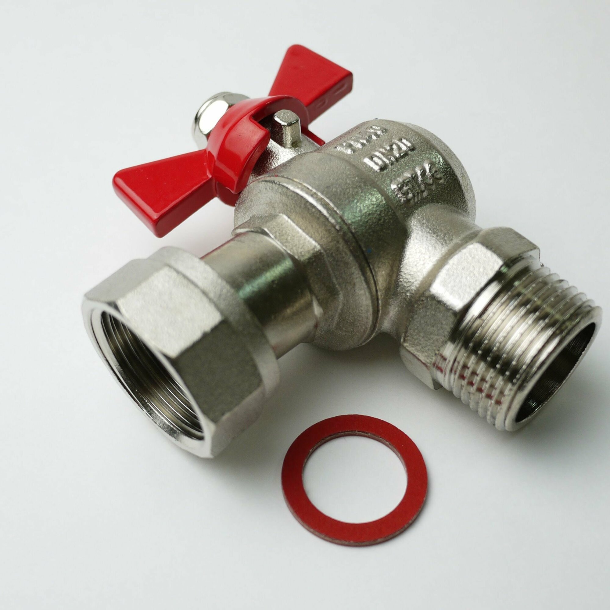 Кран с накидной гайкой шаровой угловой резьба 3/4" внутренняя / наружная, бабочка (Никелированная латунь)