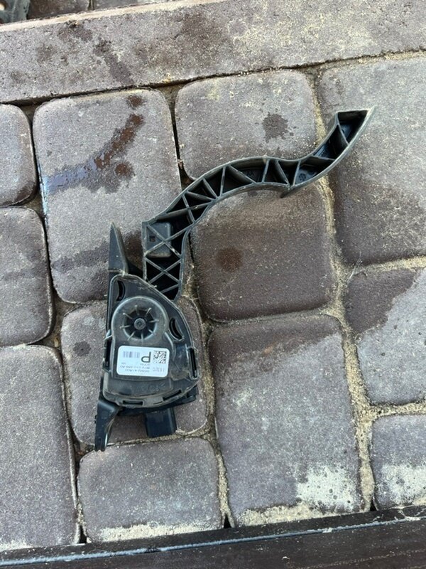 Электронная педаль газа Mazda Mazda 3 BL Z6 2011 (б/у) BBM241600A