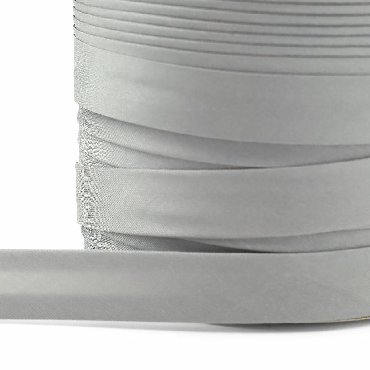 Косая бейка атласная 15мм*132м 0000-1500 (6137 серебристо-серый)