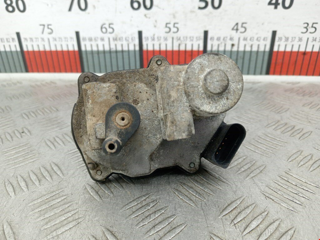 Сервопривод (электропривод моторчик привода) заслонок впускного коллектора Audi A4 B7 06F133482 арт. 2219257