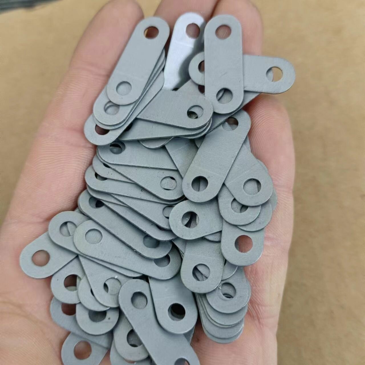 Пластина крепежная перфорированная мебельная соединительная металлическая 28*10 (50шт)