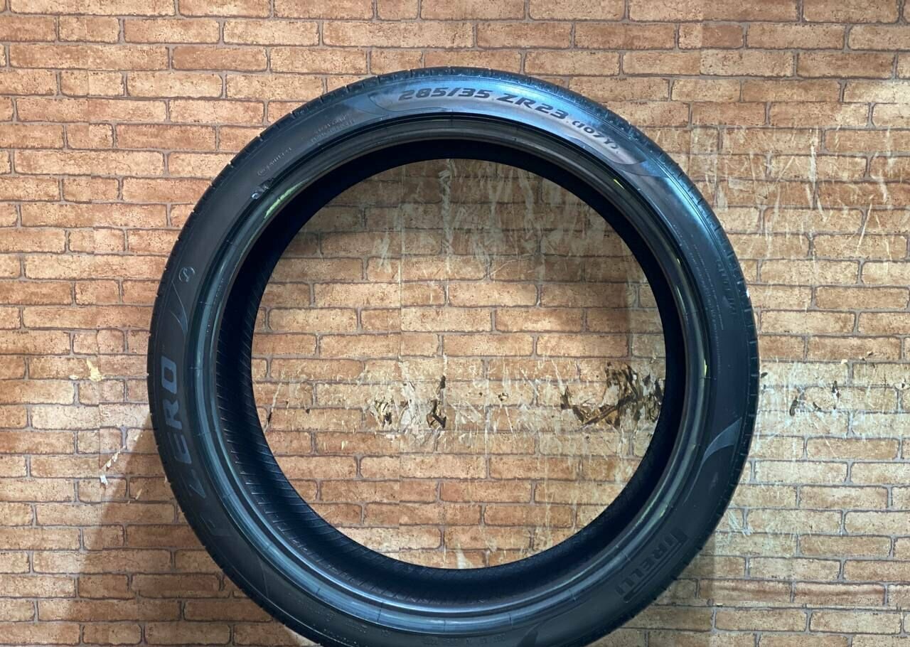 Pirelli P Zero PZ4 285/35 R23 — фото 1