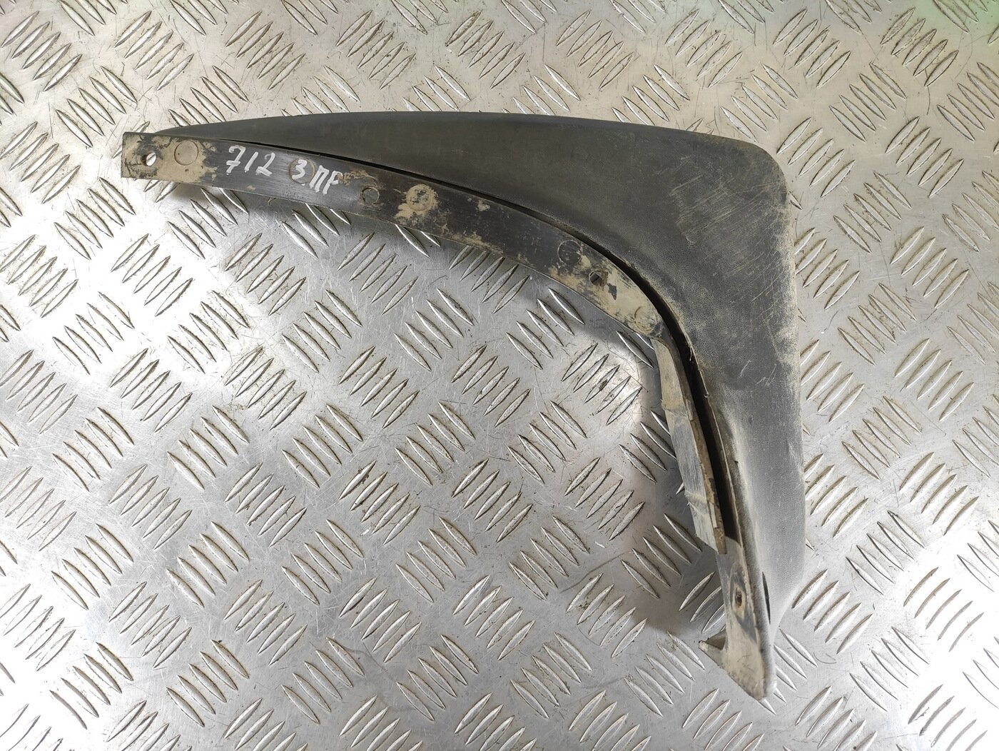 Брызговик правый задний SKODA Fabia 1997 2007 6Y6821822