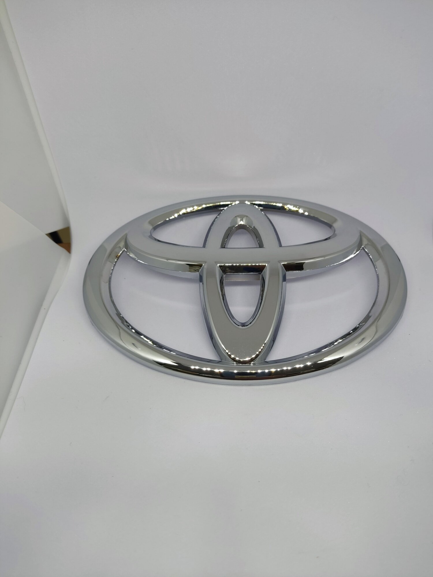 Эмблема тойота 16см