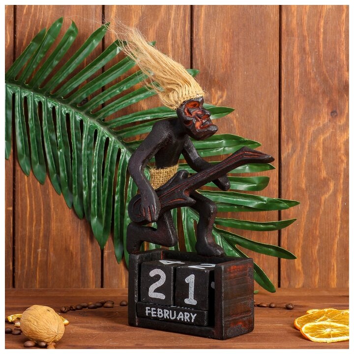 Вечный календарь «Абориген с гитарой», 23×16×7 см, дерево