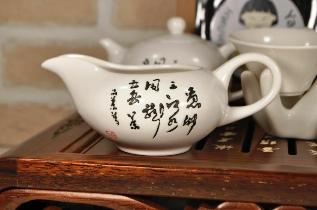 Чахай (сливник) фарфоровый Иероглиф - для китайской чайной церемонии, 130 мл