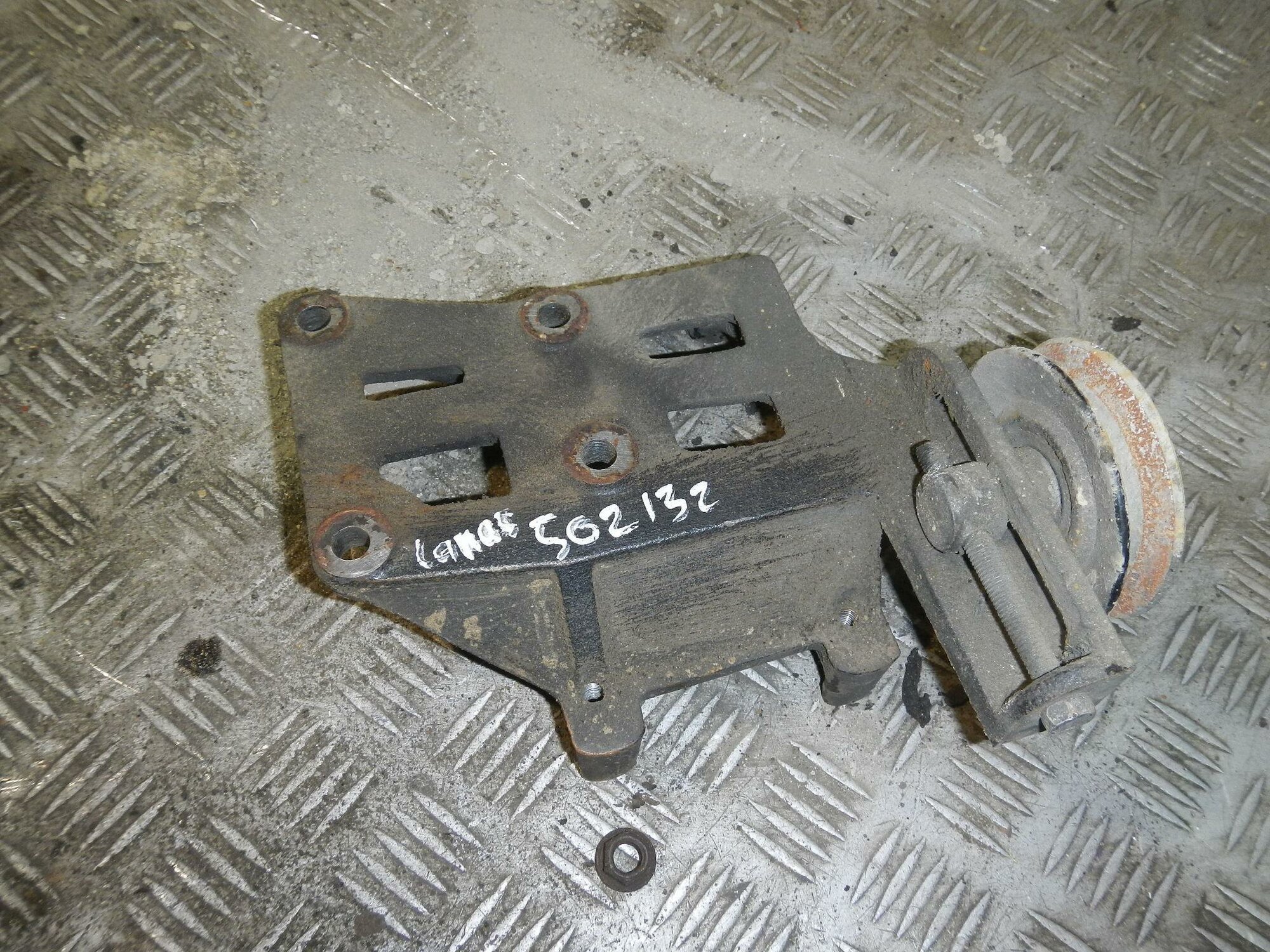 Б/У Кронштейн кондиционера, Chevrolet (Шевроле)-LANOS (04-09) CHEVROLET LANOS (04-09) без повреждений. 502132 GENERAL MO...