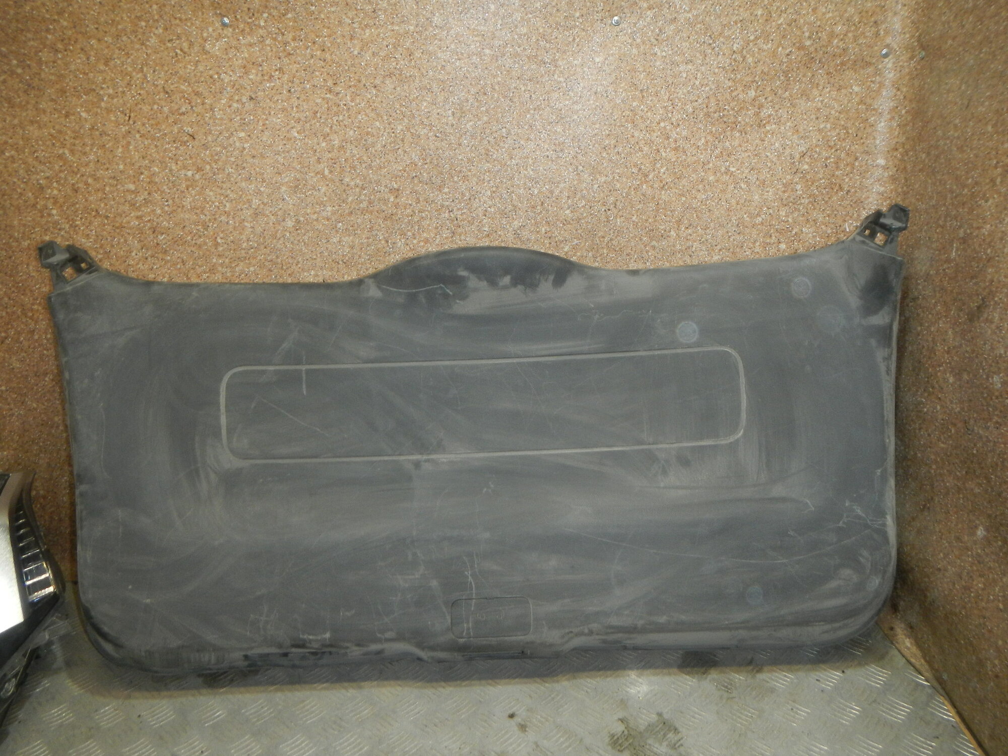 Б/У Обшивка двери багажника, Changan (Чанган)-CS35 PLUS (18-) CHANGAN CS35 PLUS (18-) Грязная, царапины. 503727 Changan ...